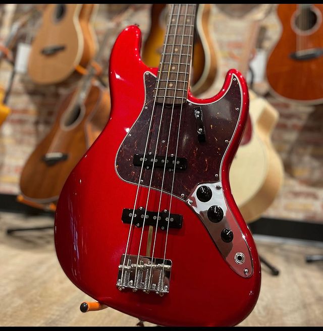 Bass Guitars – Strings & Things Jo